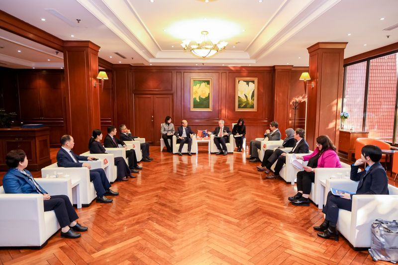 ECUST President Meets with Vice-Chancellor of University of Canberra ...