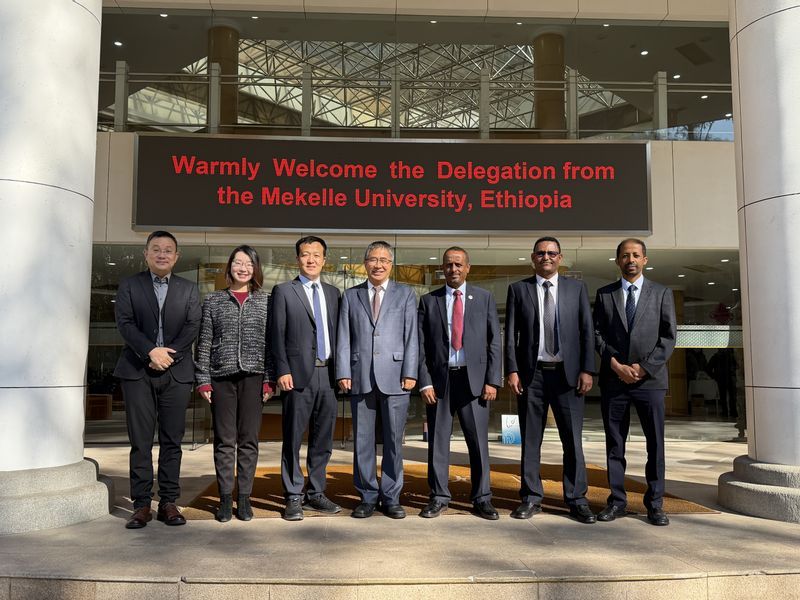 Vice President of Mekelle University, Ethiopia, Visits ECUST